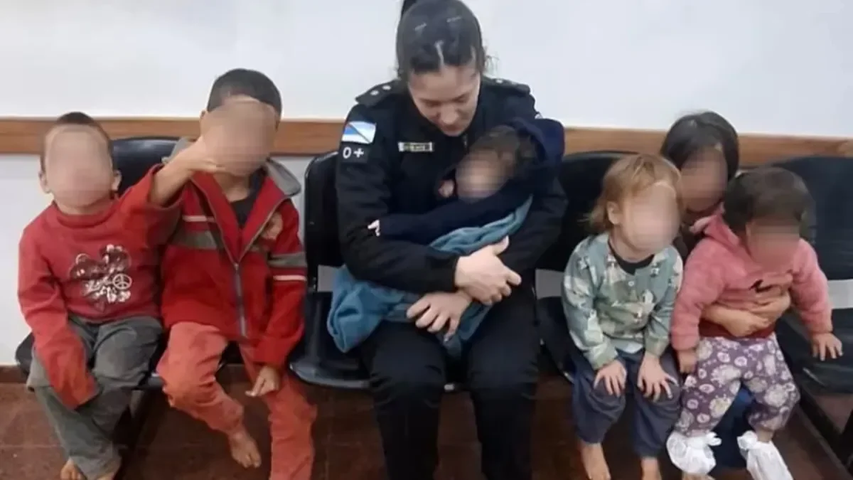 Policía detiene a conductor ebrio con seis hijos y muestra un gesto ...